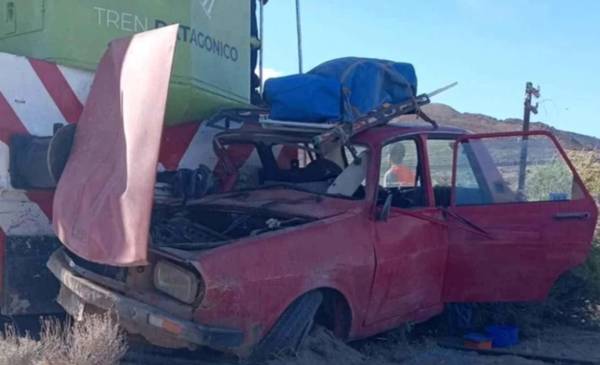 El Tren Patagónico Chocó Contra Un Vehículo Y Sus Ocupantes Se Salvaron