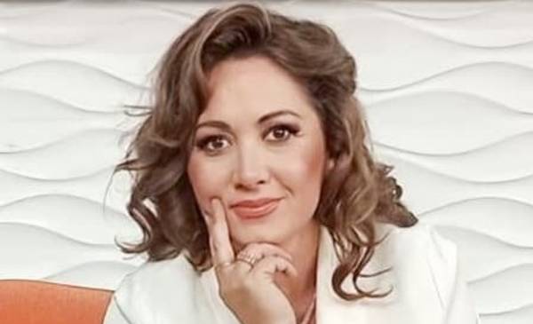 ANA ANDREA LLOYD : una mujer con carrera, trayectoria y apasionada por ...