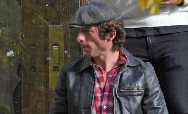Primeras imágenes del actor de "El Oso", Jeremy Allen White, como Bruce ...