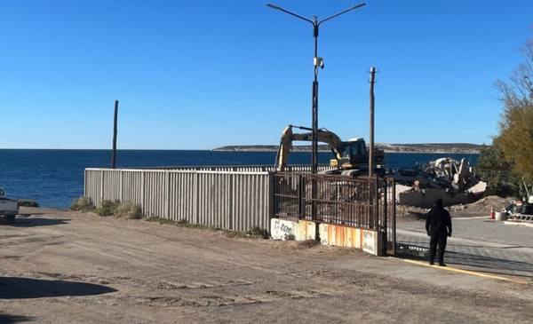 Demolieron la obra de Luz y Fuerza sobre playa El Golfito al no tener ...