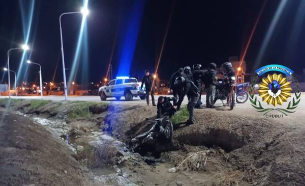 Intentó evadir un control y quedó atascado en el barro - Últimas ...