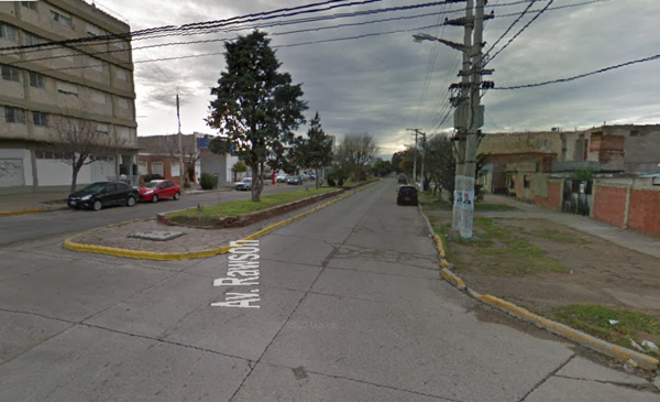 Trelew: una conductora chocó contra el boulevard de Av. Rawson ...