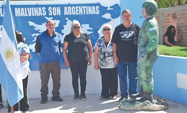 Telsen inauguró su primer monumento al Veterano de Malvinas con una ...