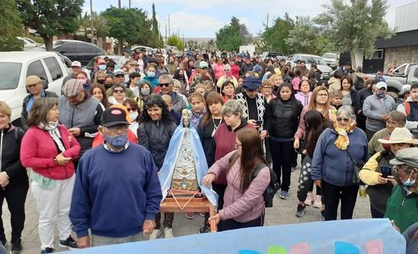 Se realiza la procesión de la Virgen del Valle de Telsen - Últimas ...