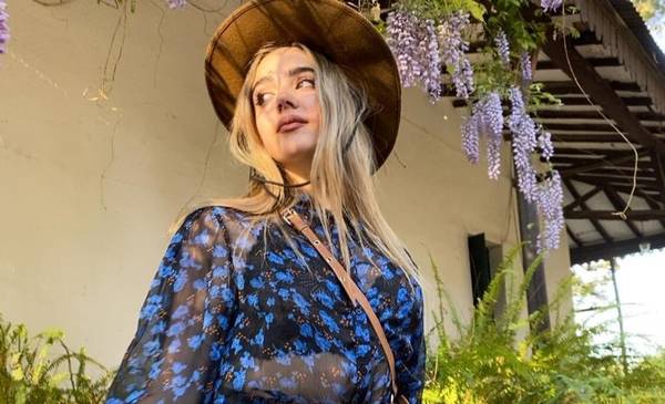 La diseñadora Zoe Paloma presenta su nueva colección en colorido evento ...