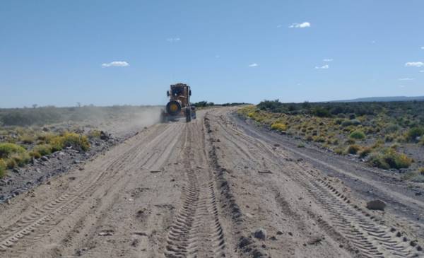 Realizan tareas de mejora en la Ruta Nº 4 entre Telsen y Gan Gan ...