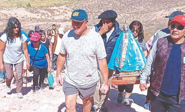 En el día de la Virgen peregrinos participaron de procesión en Telsen ...